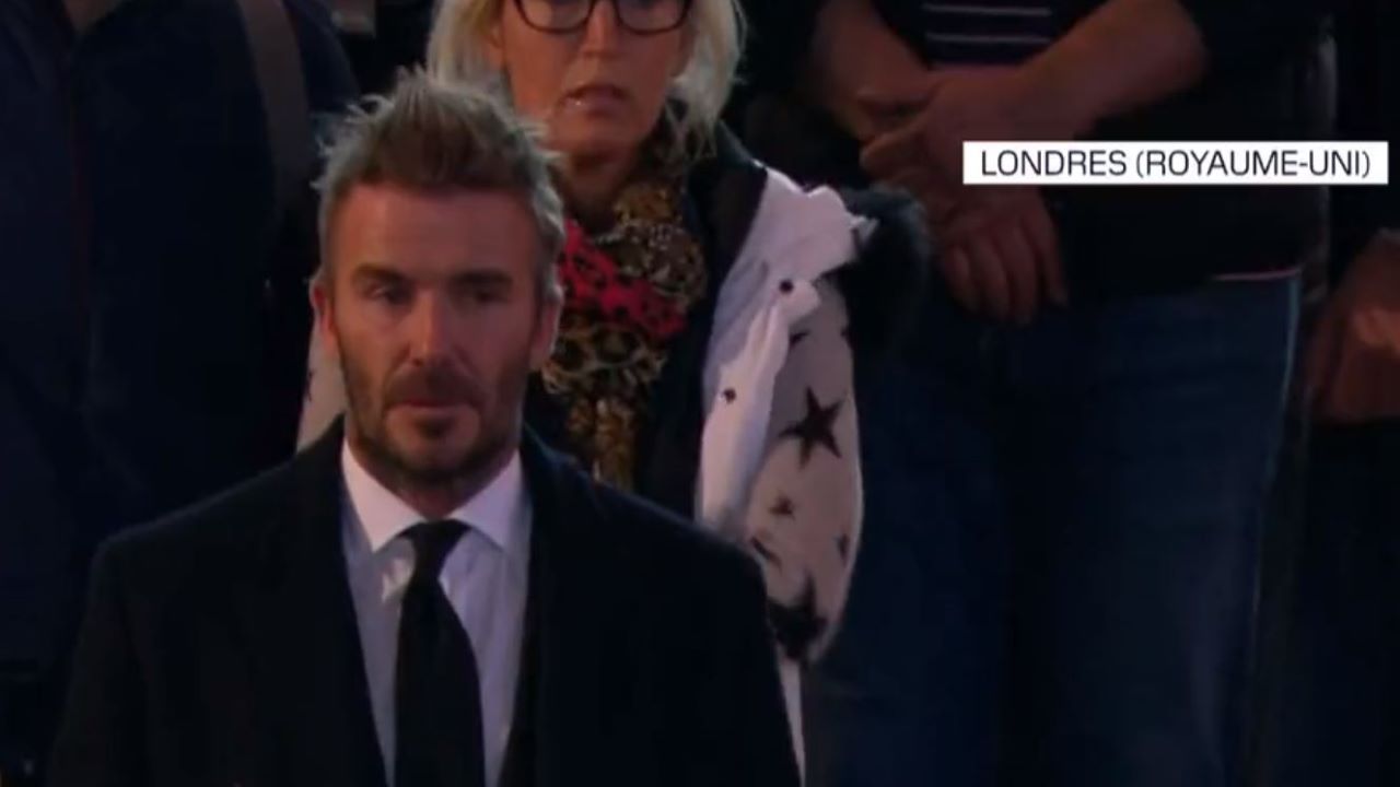 David Beckham fait la queue pour se recueillir devant le cercueil de la ...