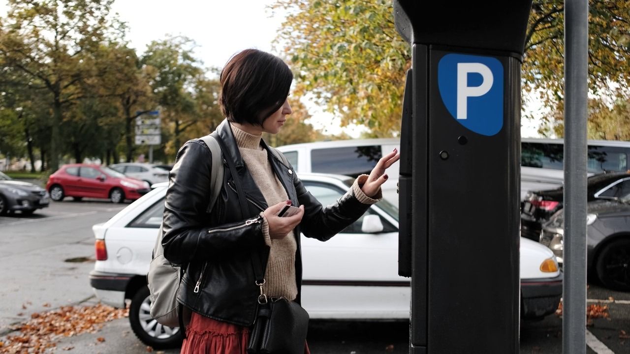 Naine nude telegram de gros seins fermes et naturels, un