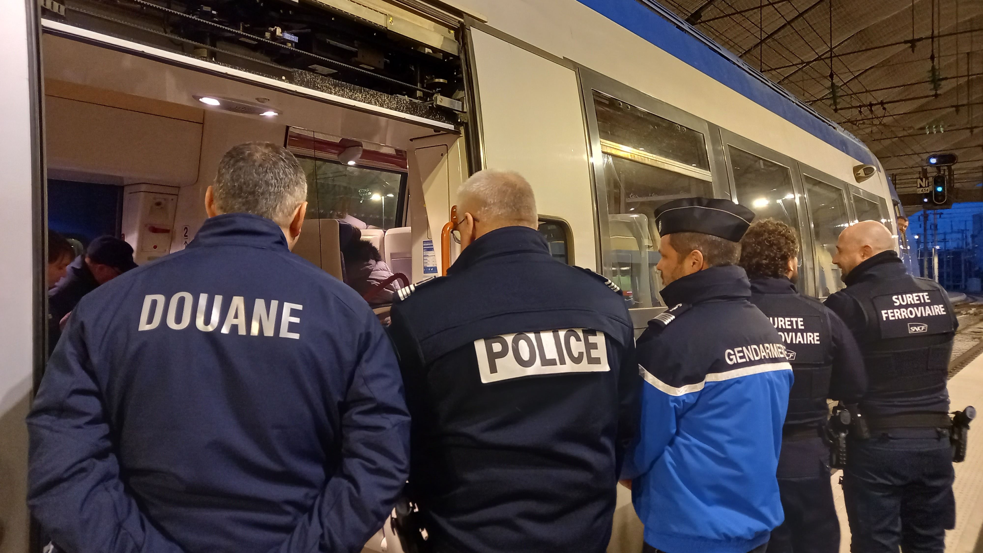 [Reportage] Opération de police massive mercredi soir en gare de Charleville