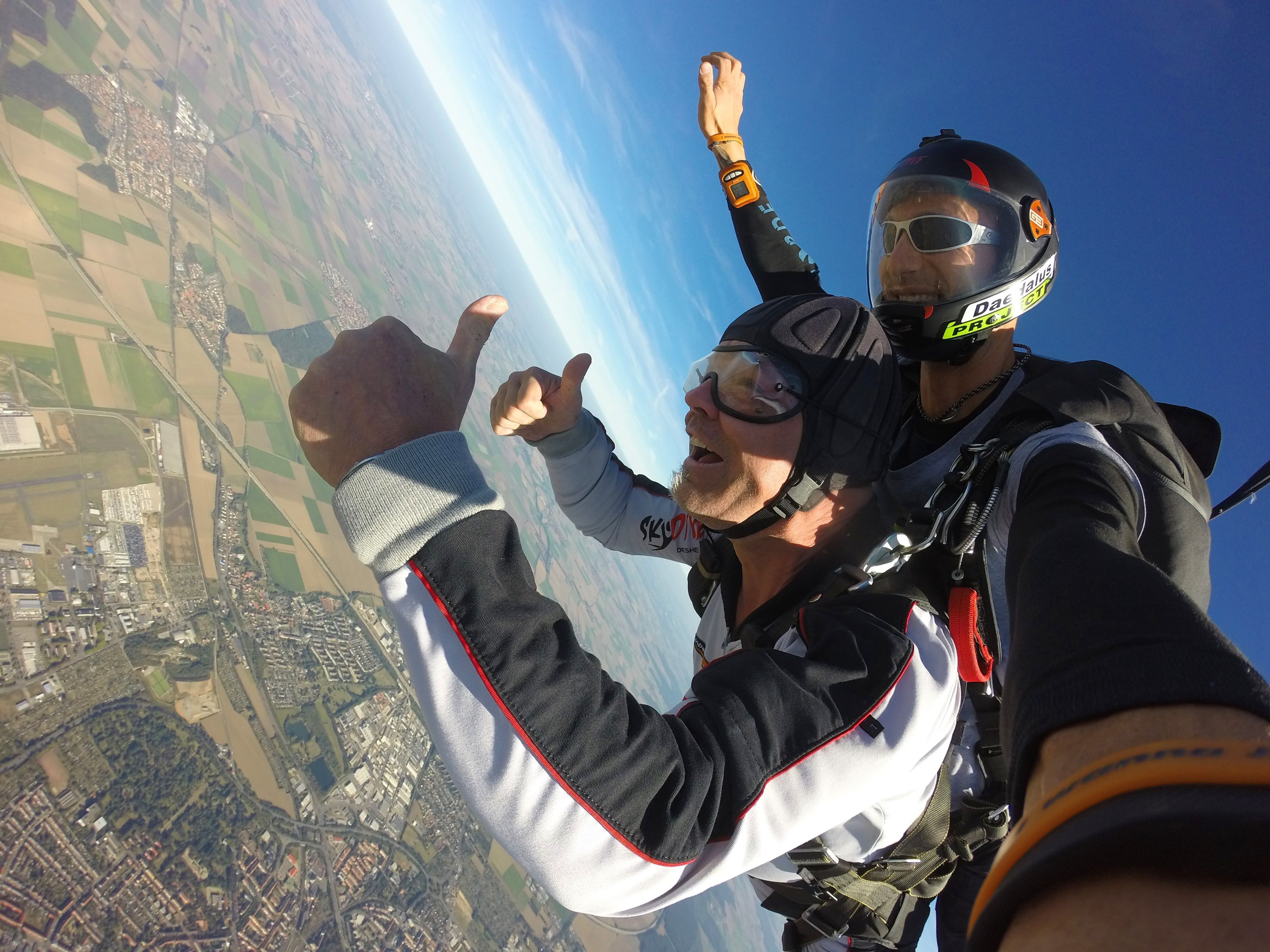 EVASION - Un jeune homme meurt lors d’un saut en parachute dans l’Oise