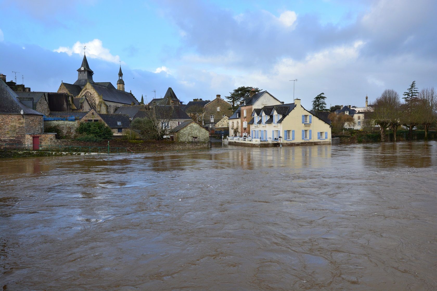Inondations. En Bretagne, la configuration des sols accentue le ...