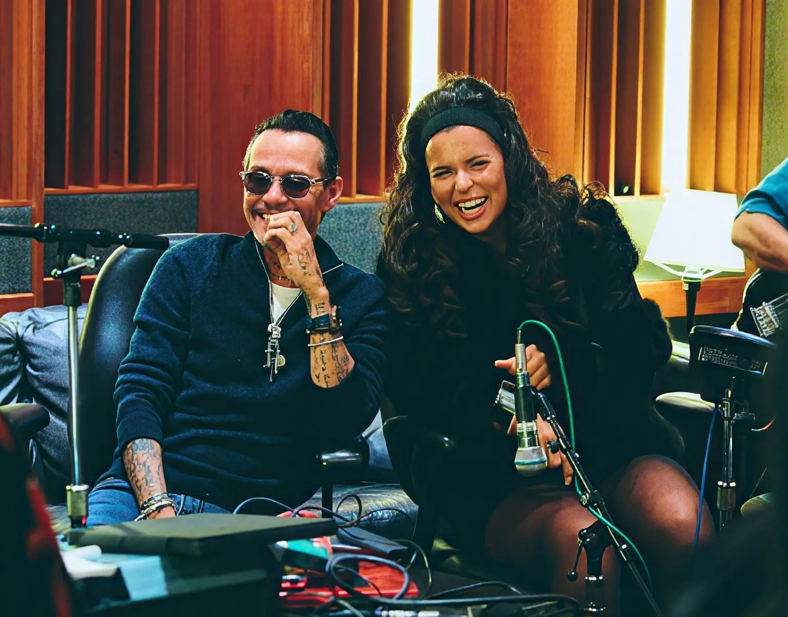 « Como en el idilio », le nouveau titre de Marc Anthony et Nathy Peluso ...