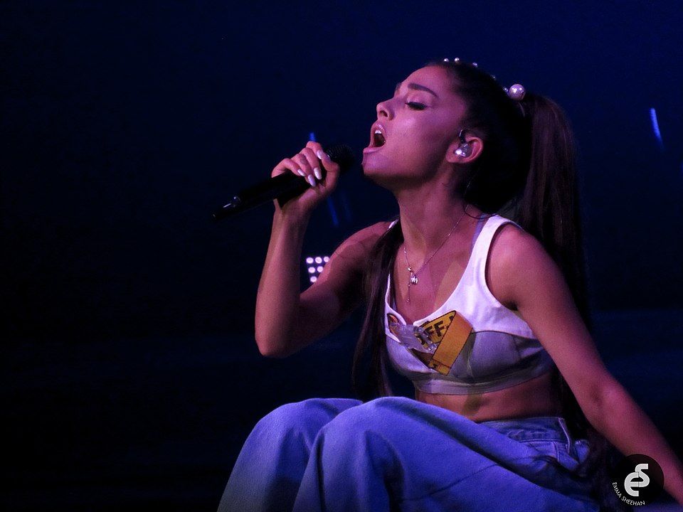Ariana Grande révèle six nouveaux titres - VIBRATION