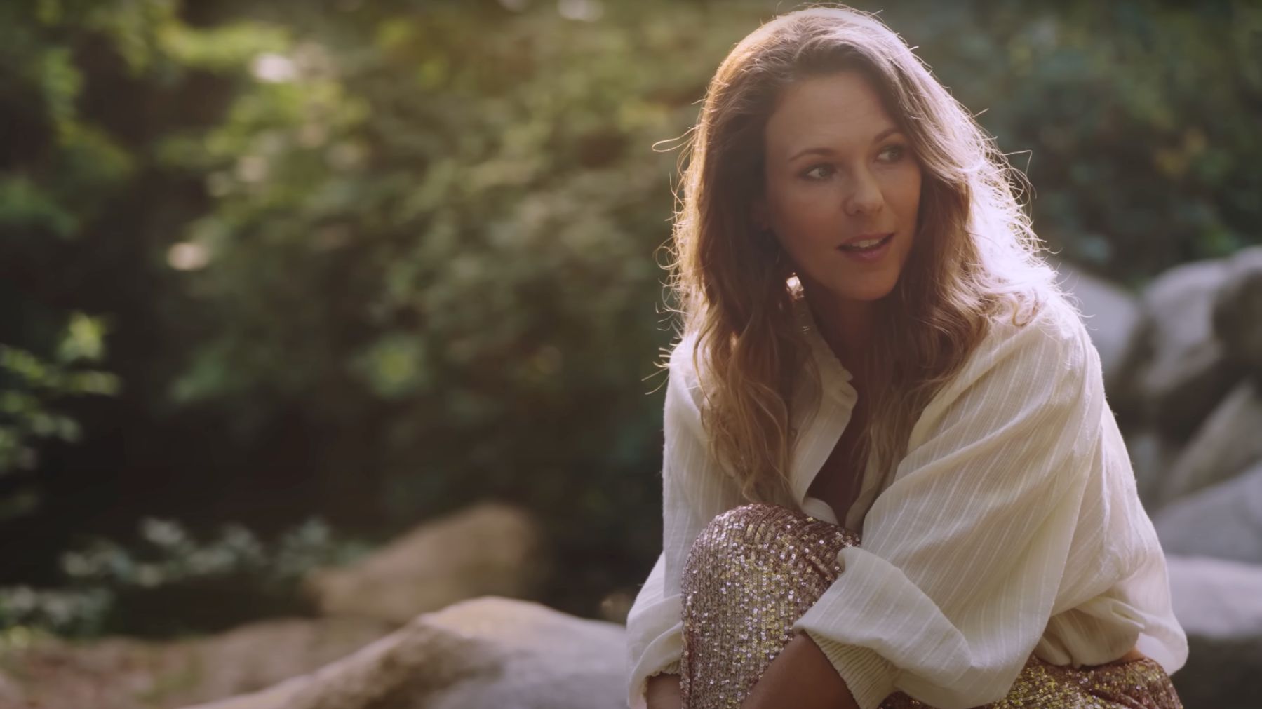 Lorie annonce un concert en novembre 2025 ! - VIBRATION