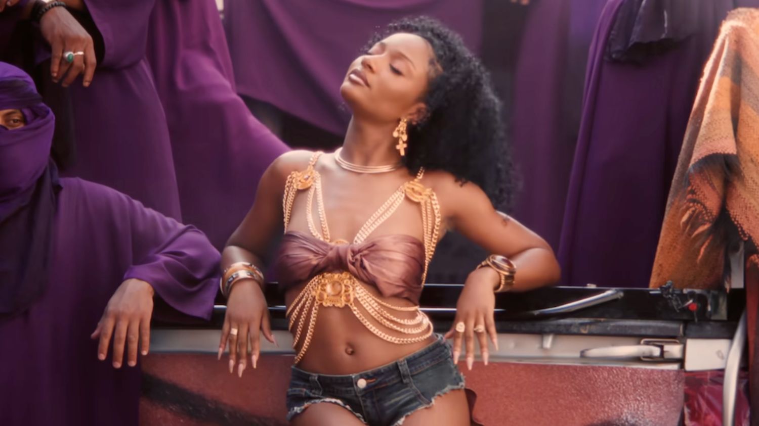 Ayra Starr dévoile le clip de « Who’s Dat Girl » avec Rema - Ado FM