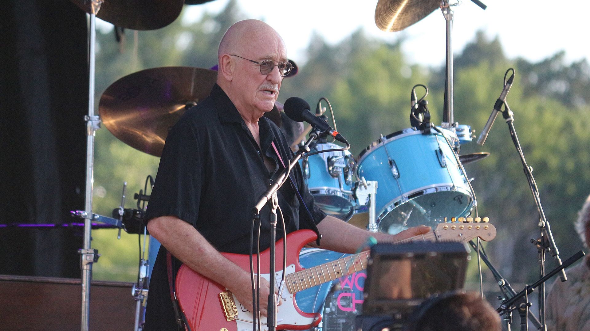 Le légendaire guitariste Dave Mason contraint d’arrêter pour raison de ...