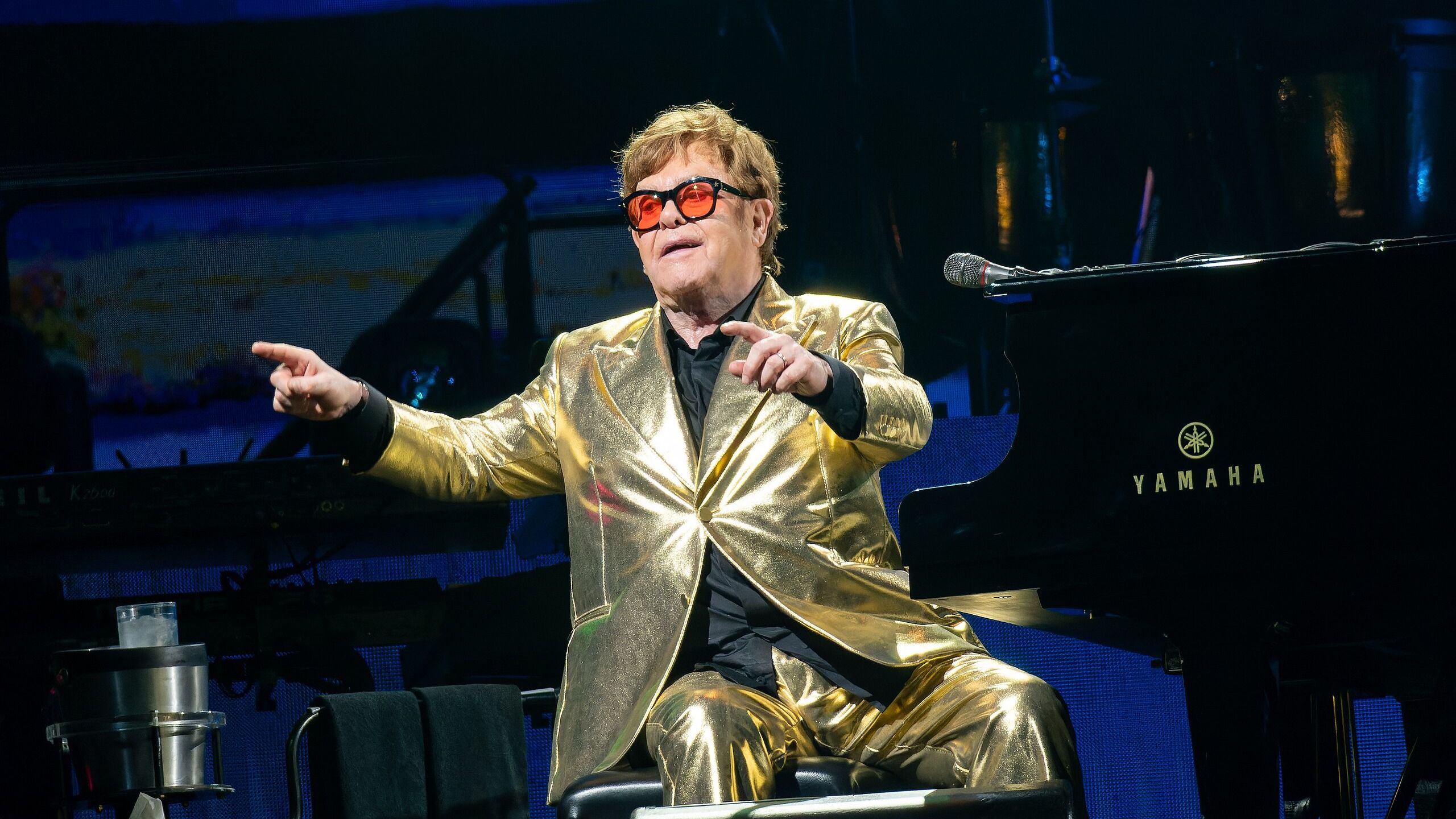 Elton John dévoile un nouveau single et annonce un album en avril ! - FORUM