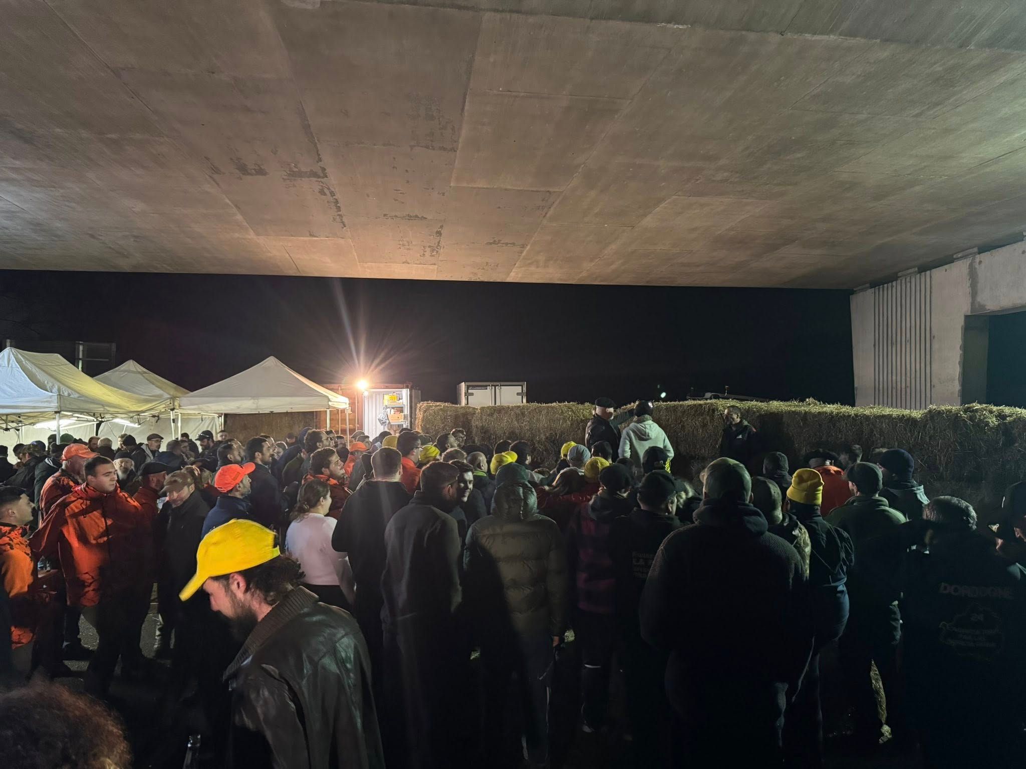 Les agriculteurs lèvent le camp sur l'A63, mais appèlent à revenir plus ...
