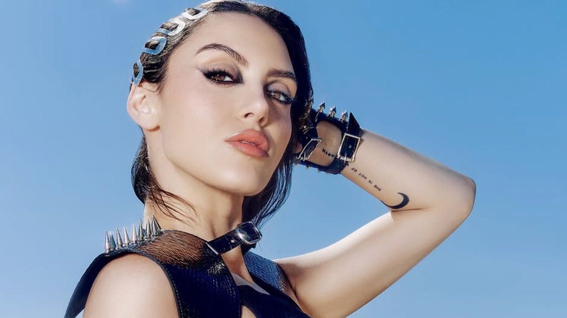Sara Landry débarque à Paris pour une soirée explosive - VOLTAGE
