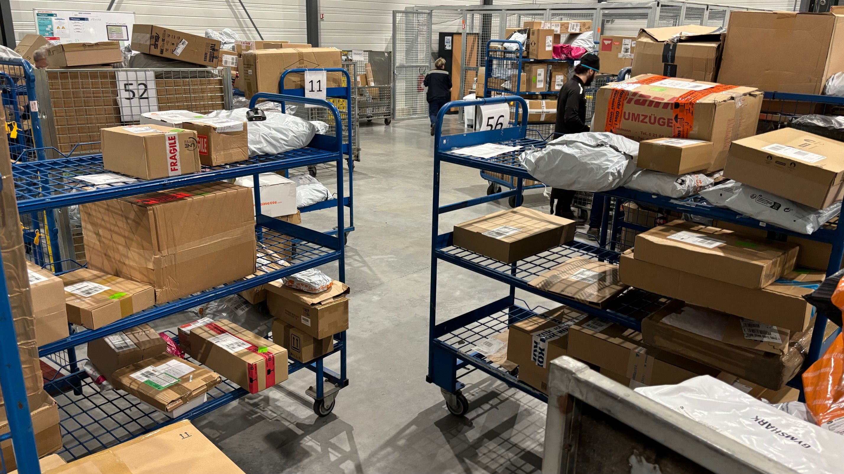 La Poste en plein boom des colis avant les fêtes de Noël
