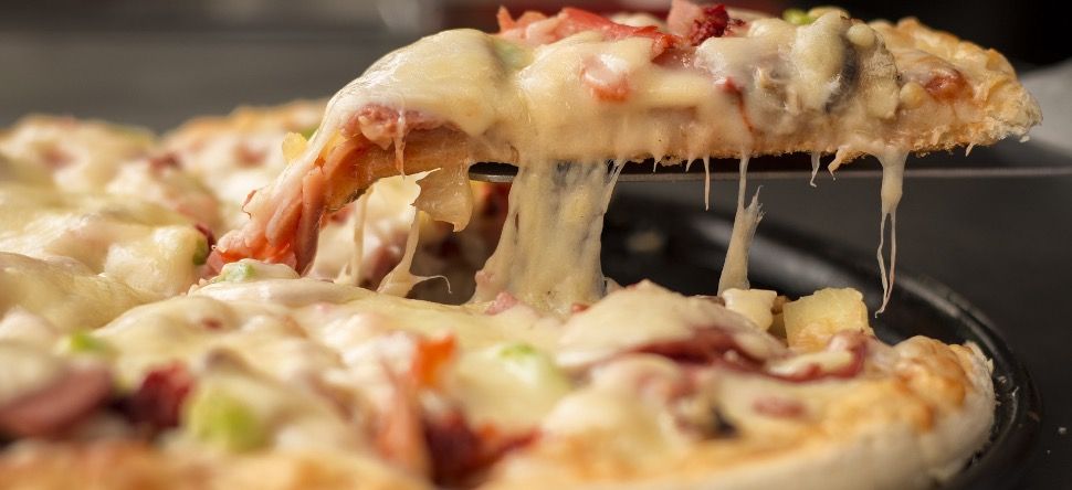 Une pizzeria vend des parts constituées uniquement de croûtes (photos ...
