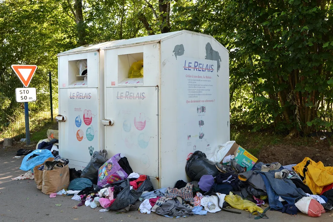 Recyclage textile : pourquoi autant de fermetures de bornes "Le Relais ...