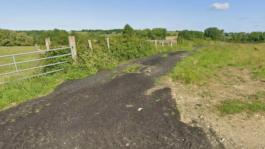 Un camion termine sa route dans un fossé à Belle-et-Houllefort